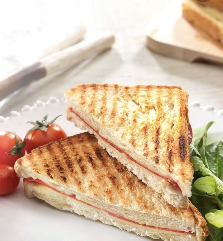 Jambonlu Kaşarlı Tost – Fırından Cafe